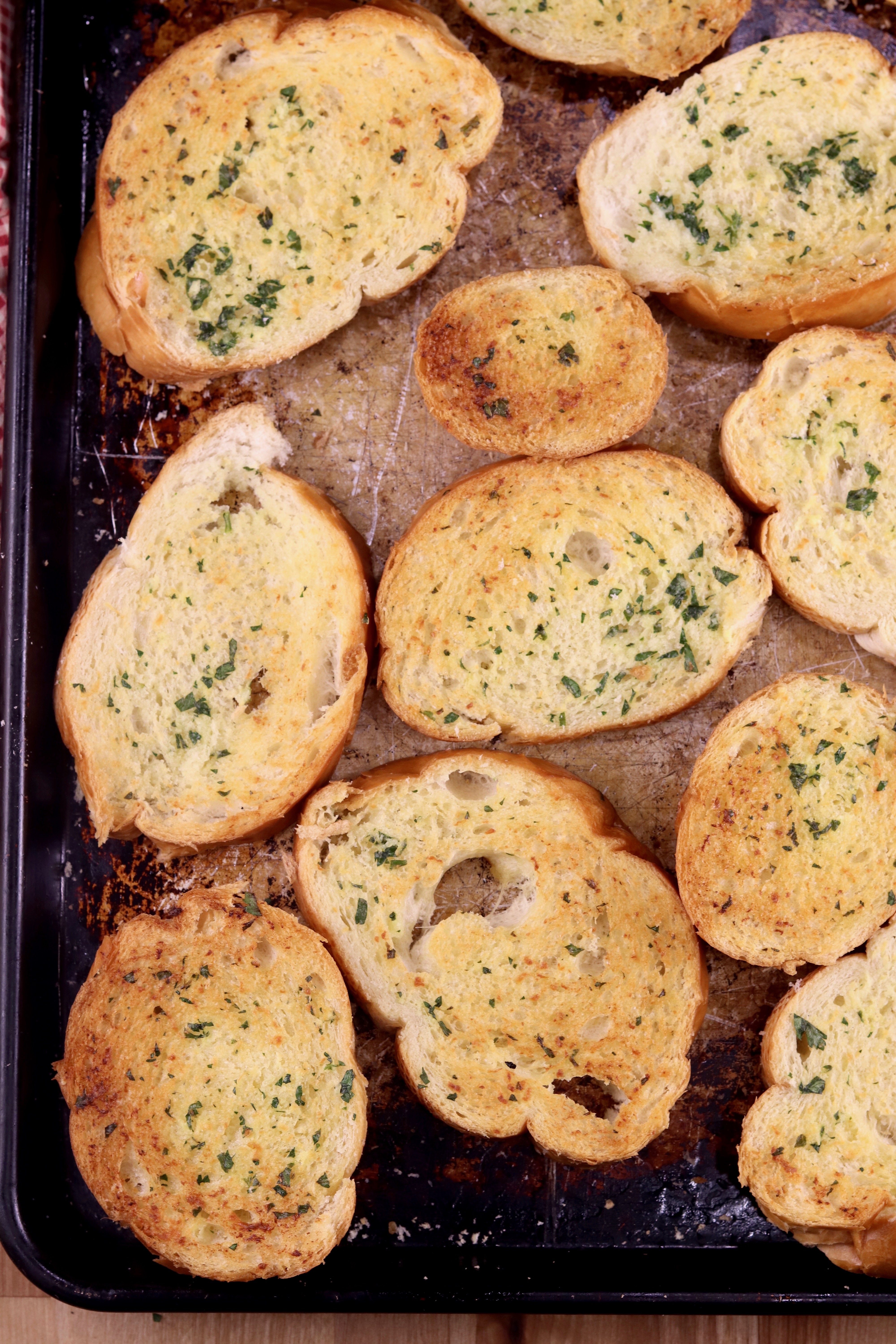 Easy Garlic Bread - Miss in the Kitchen