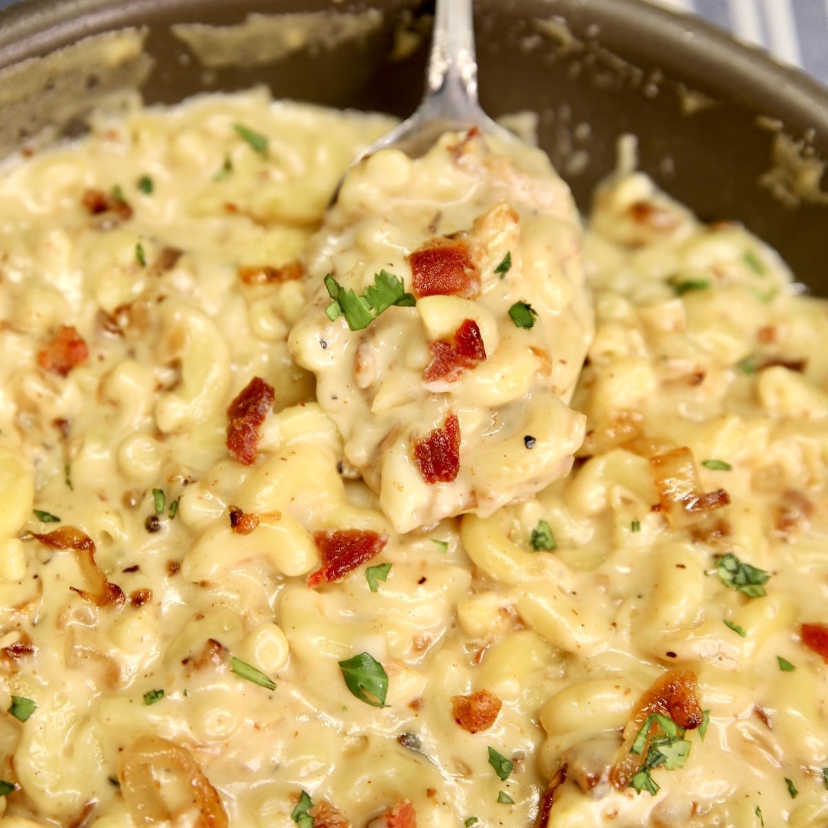French Onion Mac and Cheese {with Bacon} - Miss in the Kitchen