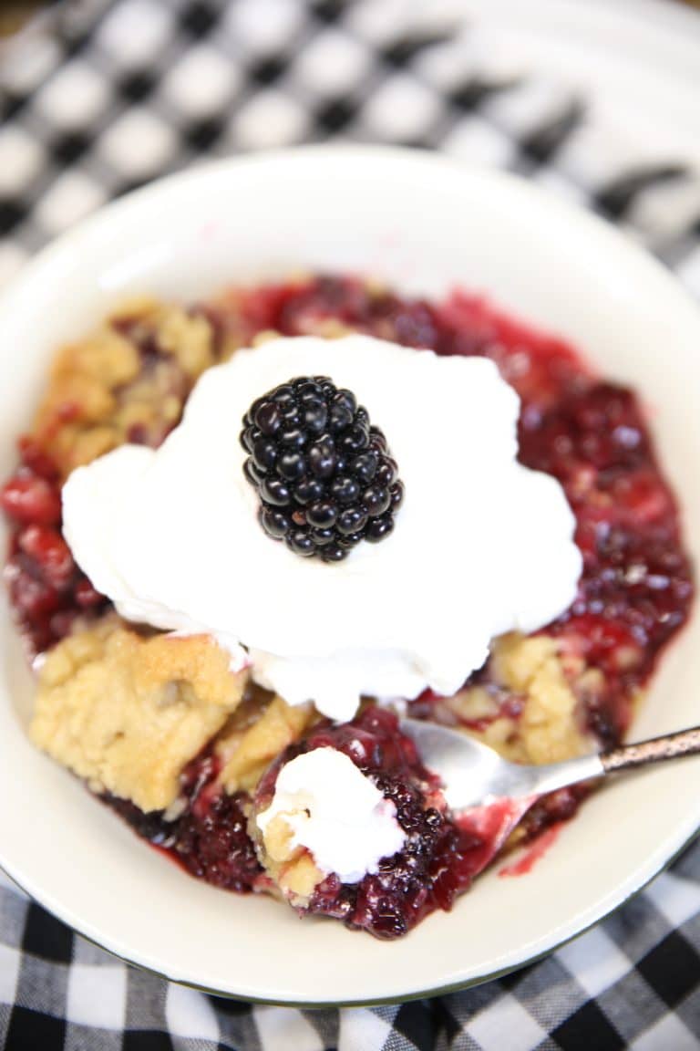 Easy Blackberry Crumble (with fresh or frozen berries) - Miss in the ...