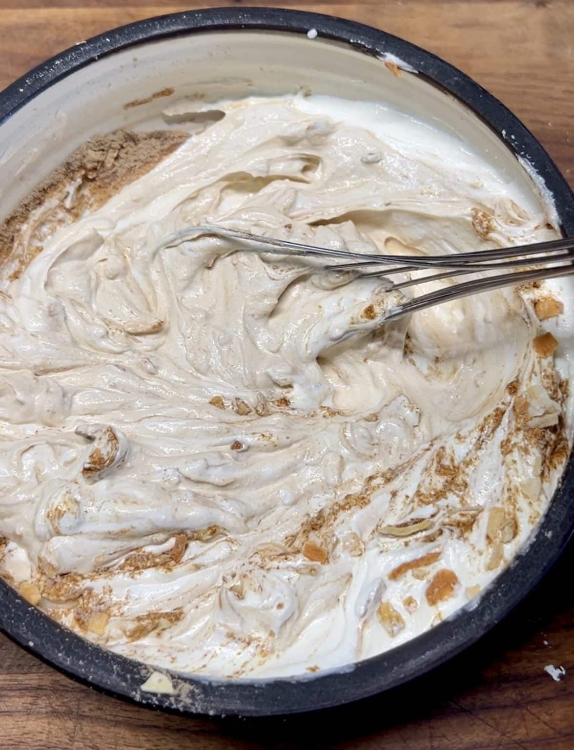 Lipton Onion Dip (2-Ingredient Chip Dip) - Miss in the Kitchen